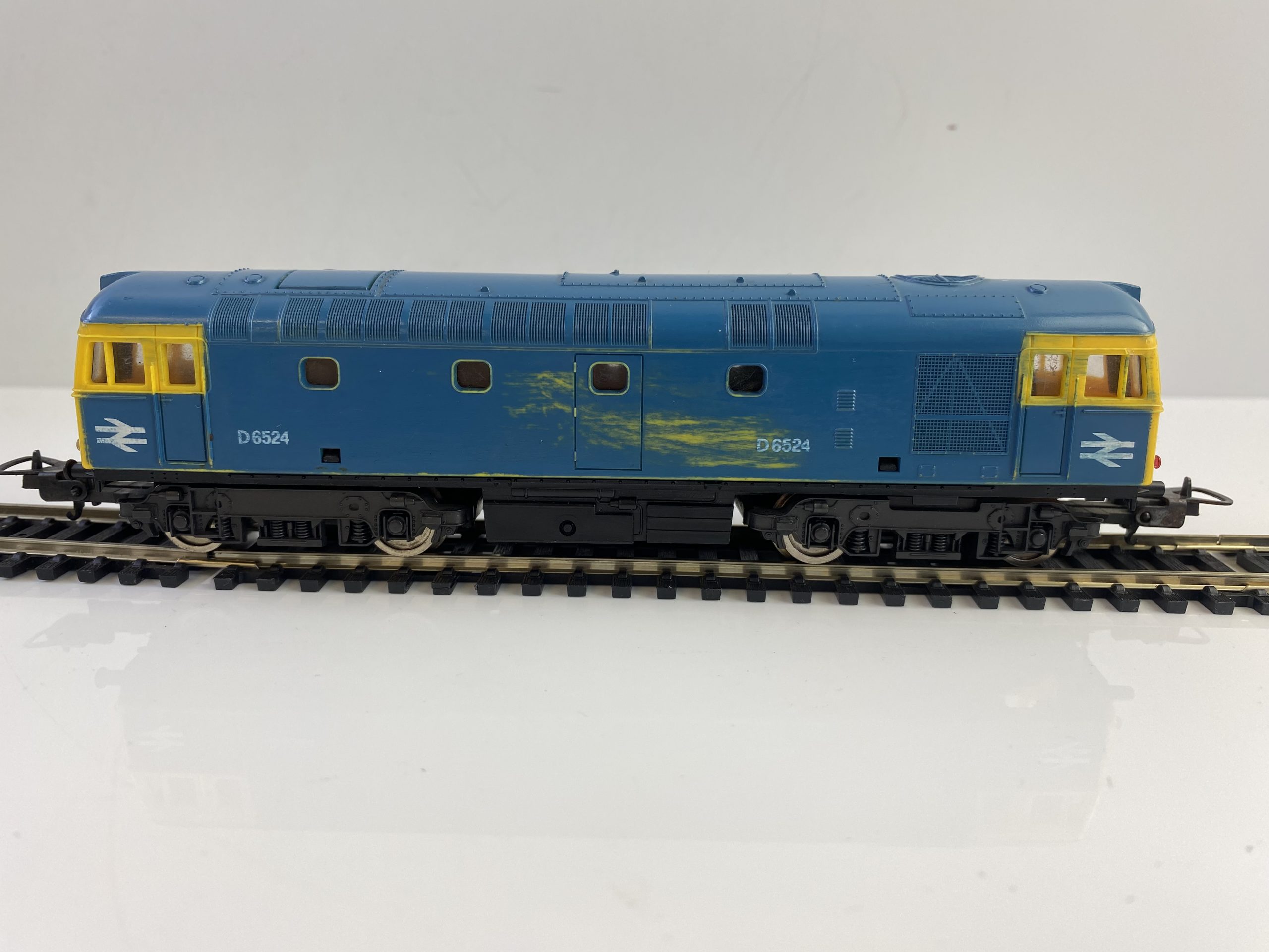 Lima L208049 Class 33 D6524 in BR blue - Rocket Railways Lima L208049 Class 33 D6524 in BR blue - Rocket Railways